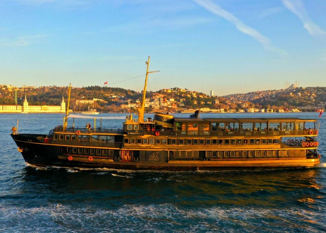 ล่องเรือบอสฟอรัสพร้อมอาหารเช้าที่ Le Vapeur Magique - Istanbul.com